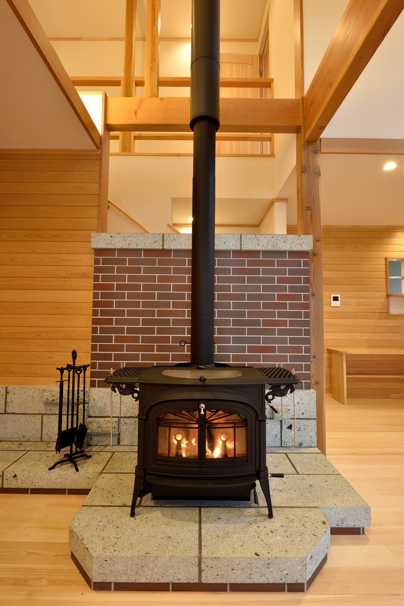 吹き抜けとは？その必要性やメリット・デメリットをプロ目線で解説 - 「HARE CLASS」子育て世代にちょうどいい平屋暮らしの家